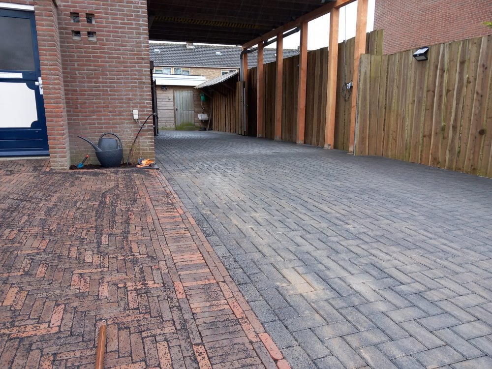 L.E. Bestratingen - Oprit en voortuin bestraat in Medemblik